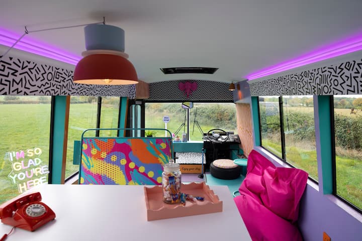 90s Nostalgia Vibes In A Unique Bus Stay - Hinckley