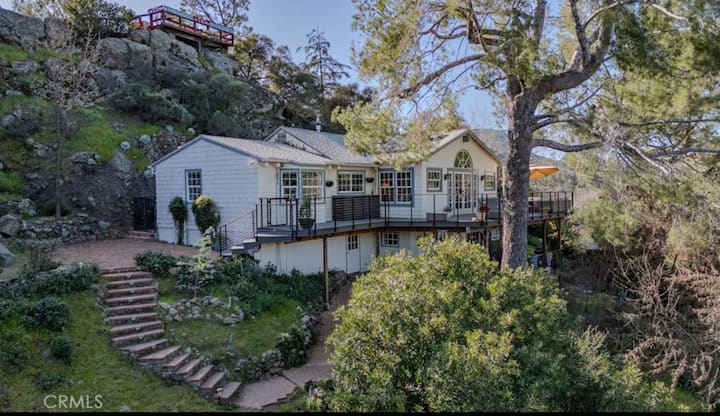 Private Mountain Escape Overlooking Malibou Lake - Agoura Hills, CA