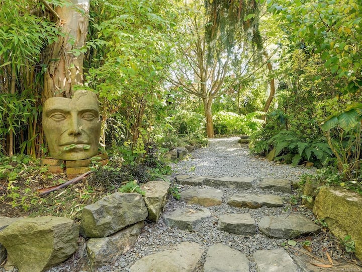 Charming 2br Garden Stay In Central Victoria - Victoria