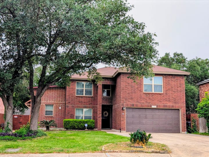 Cowboy Casa Group Retreat + Suite Near Seaworld - Texas