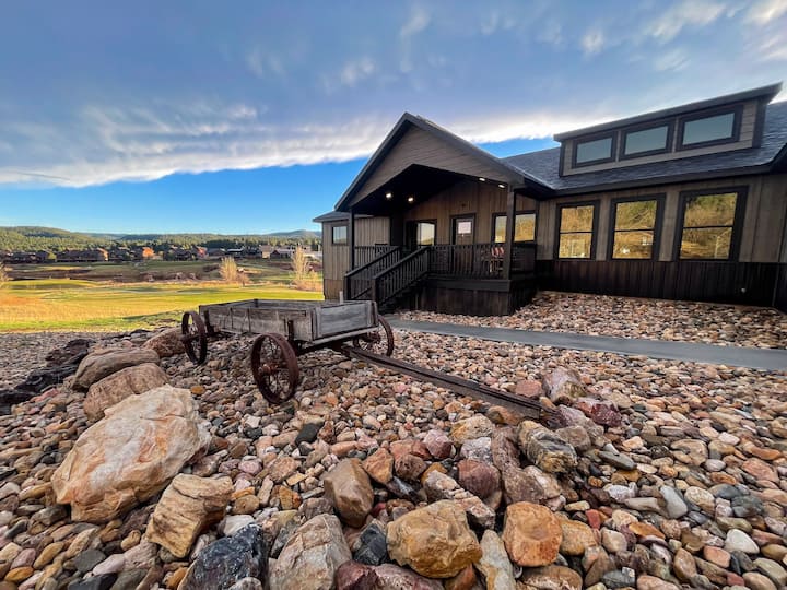 Spacious 7br Near Deadwood | Sleeps 20 | Hot Tub - Sturgis, SD