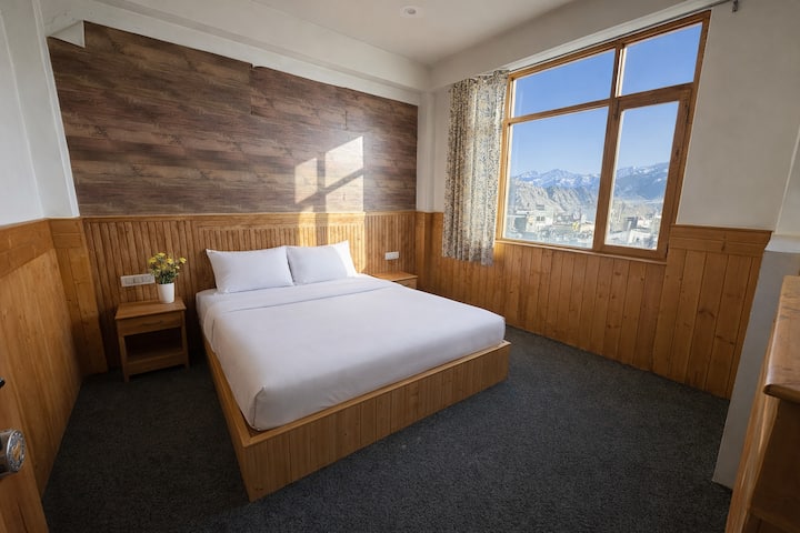 Beautiful Stok Kangri View From 1bhk Apartment. - Leh