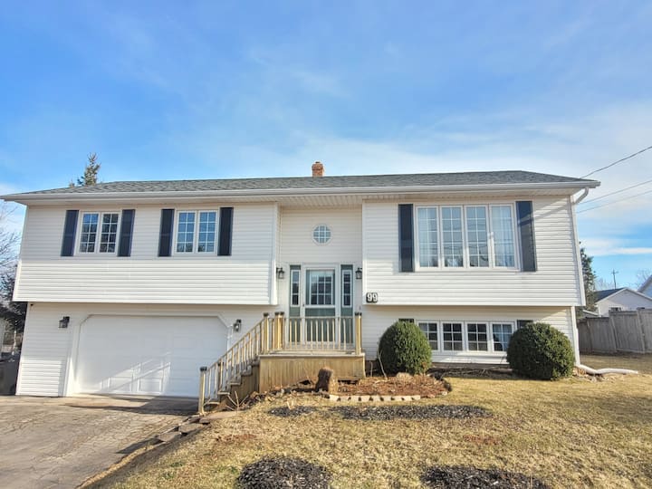 Spotless 4br Home | Stunning North River View - Charlottetown