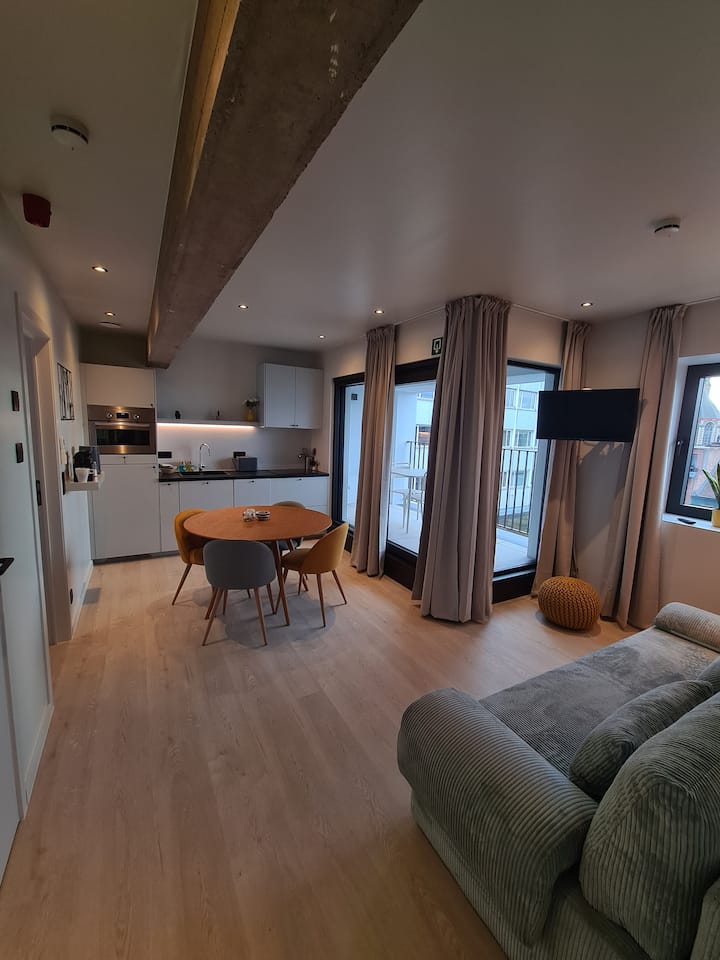 Appartement Met Afzonderlijke Slaapkamer En Terras - Courtrai