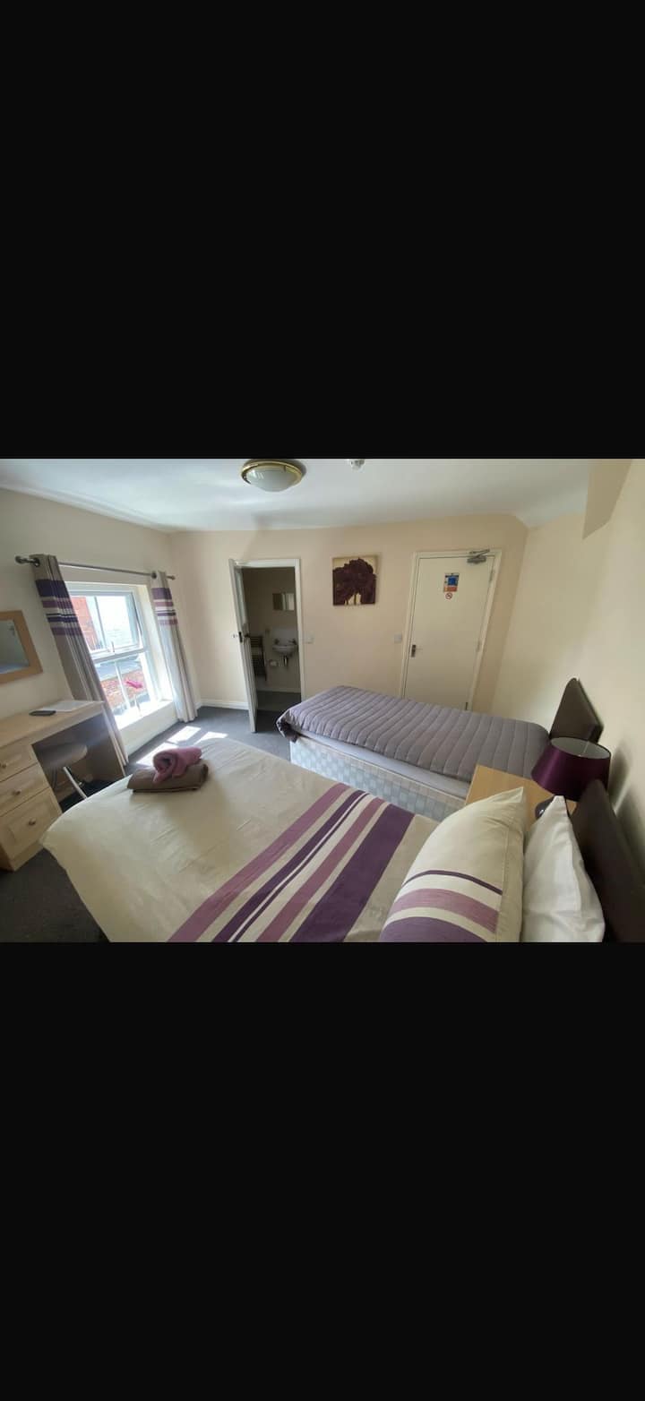 Chesterfield-j29,large 5 Br, Sleeps 8, Parking - Chesterfield