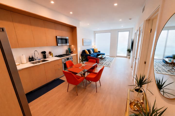 Luxury 1bd/1ba W/pool, Hottub & Gym. Walk To Beach - Venice Beach, CA