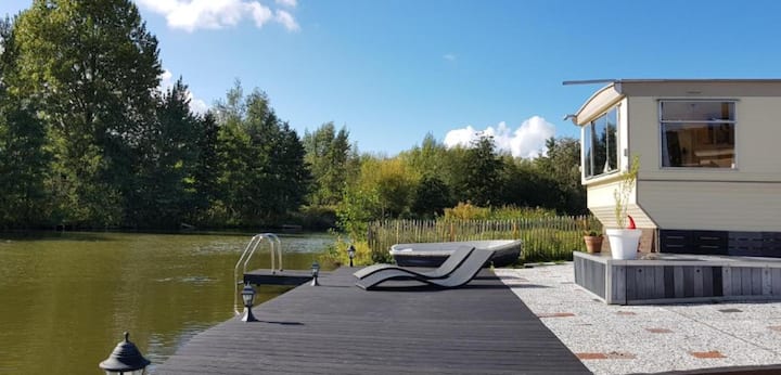 Carafun Aan Water Op Fort In Ooltgensplaat - Netherlands