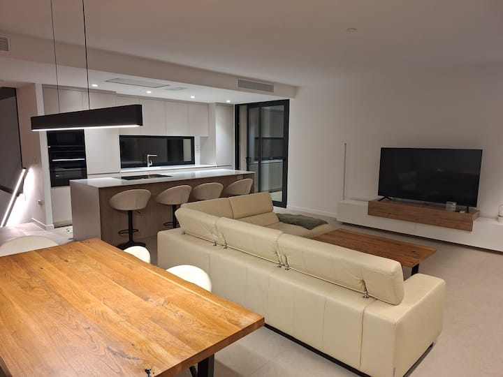 Villa Exclusiva Con Piscina Privada Y Parking - Alicante