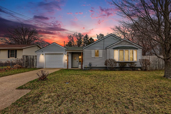 Cozy Muskegon Getaway Near Lake Michigan With Pool - Muskegon, MI