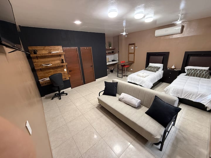 Amplia Suite Consulado Usa Ideal Para Familias A/c - Nuevo Laredo