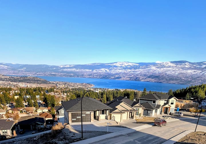 Crystal Sunrise 
Stunning Lakeview 2 Bedroom Suite - Peachland