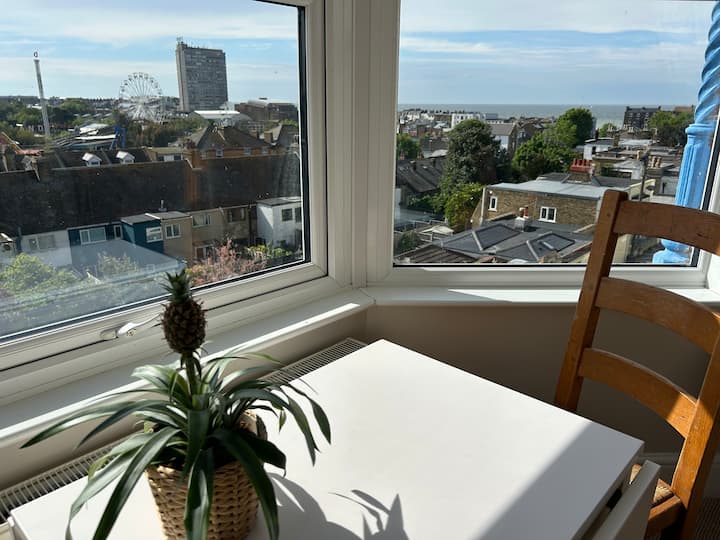 Two Bed Flat Close To Dreamland - Turner Contemporary