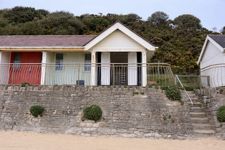 Fully Equipped Beach Hut - Elevated Sea View - Mudeford