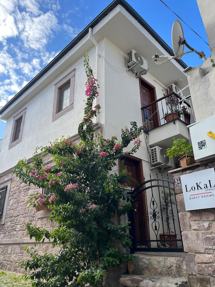 Lokal Ayvalık Butik Konaklama - Ayvalık