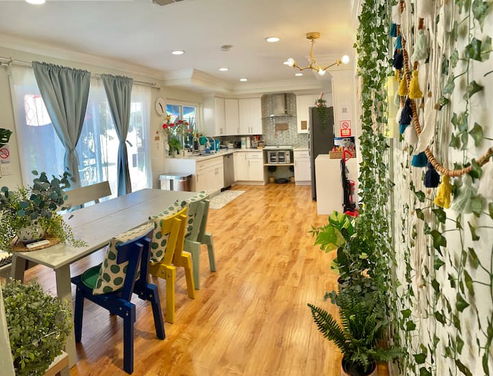 Entire 1st Floor/2 Bedrooms 1,5 Baths/private Gate - Costa Mesa, CA