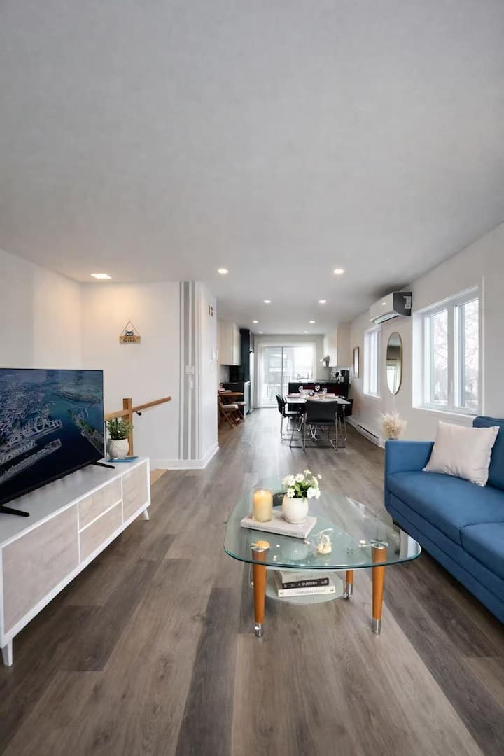 Nr F1 Circuit 3br Condo W/ Parking - Brossard