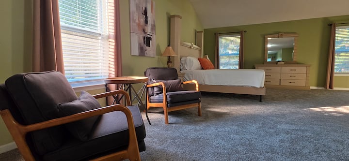 Calm Oasis Snellville – Spacious 4br Retreat - Lithonia, GA