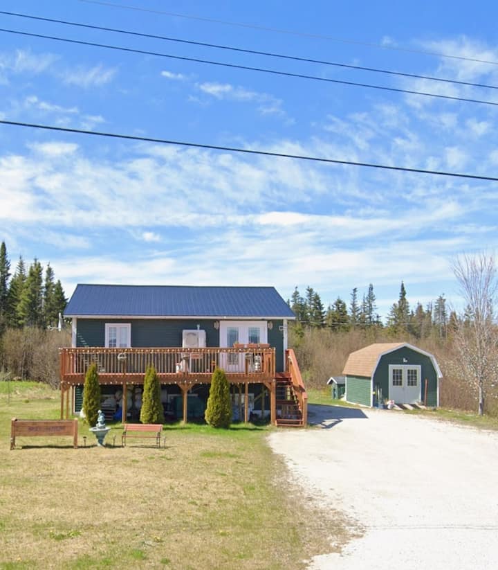 Sunrise Serenity Suite - Deer Lake