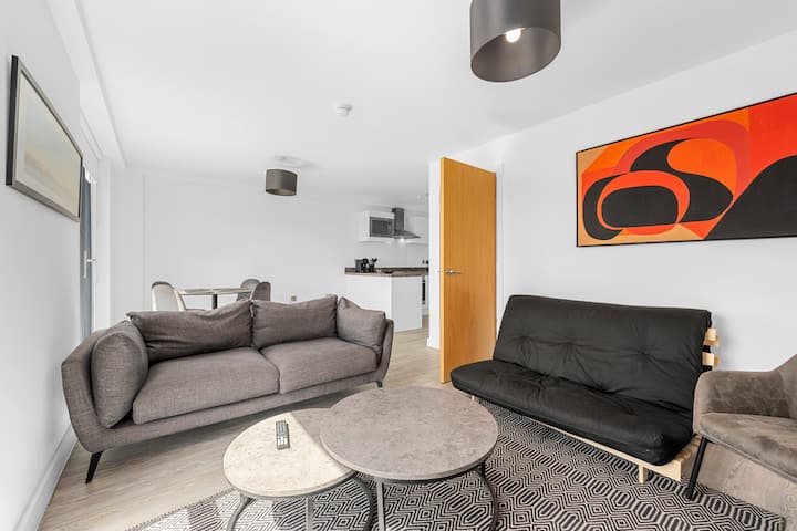 Cityside Duplex - Peaceful 2br W/ Views - Salford