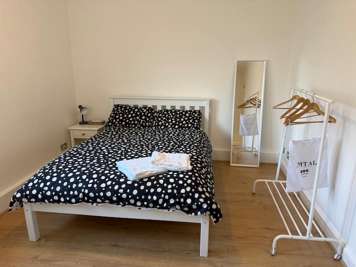 Apartment | Parking | Wifi | Patio - Greenwich
