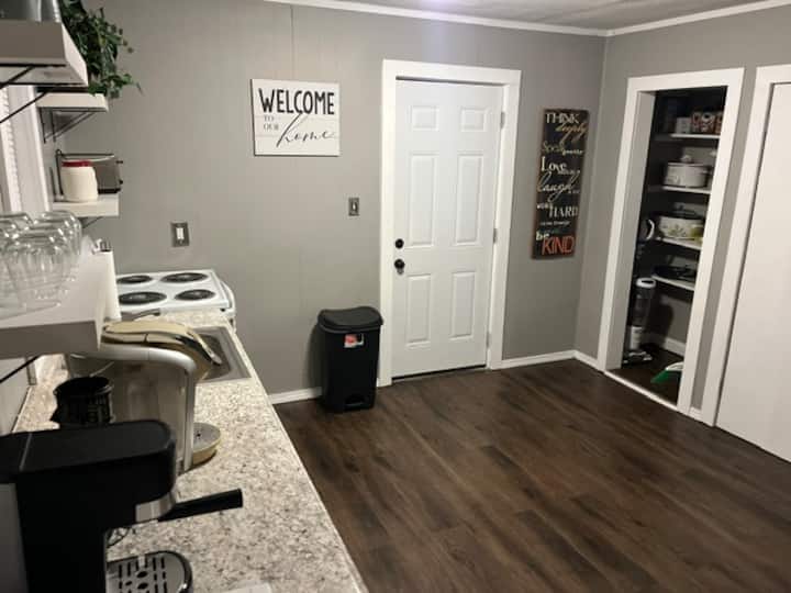 The Second Avenue Bungalow - Ardmore, OK