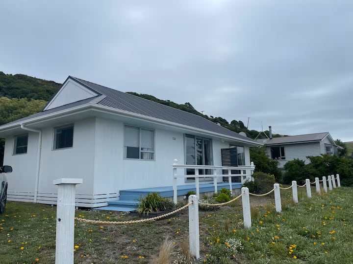 The Quintessential Kiwi Bach - Cheviot