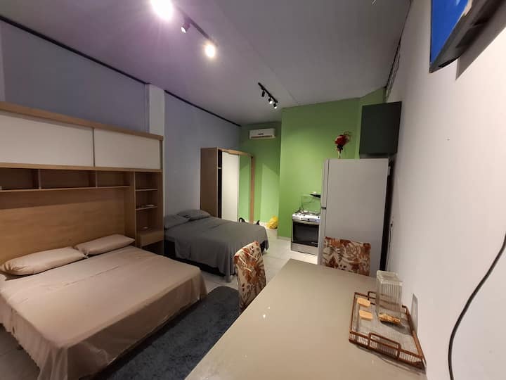 Kitnet Espaçosa E Localizada, 2 Camas + Cozinha - Santarém