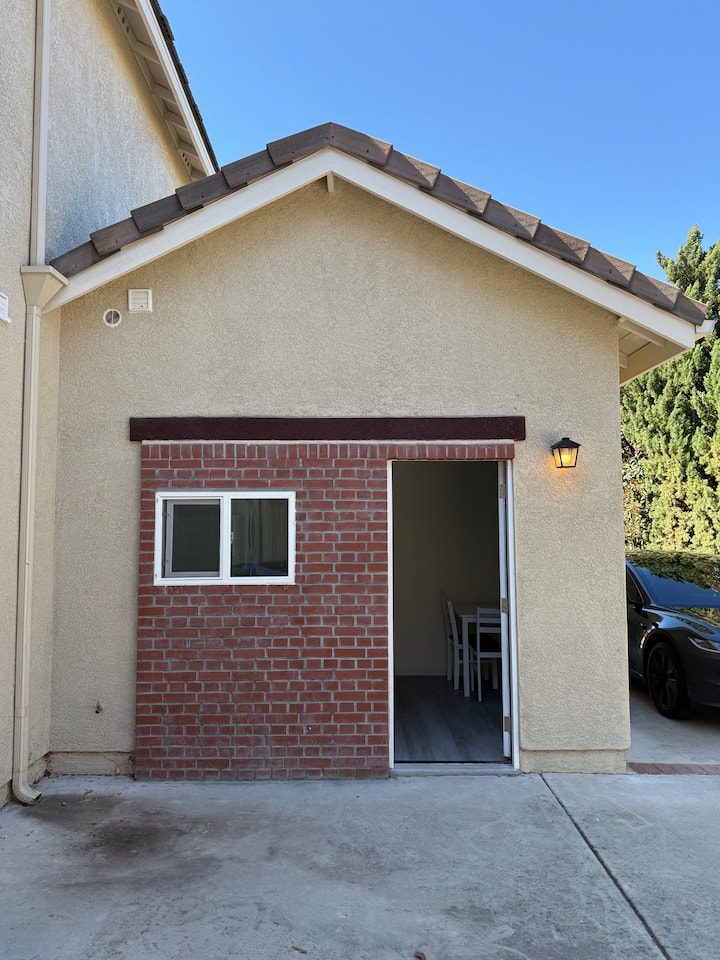 Twin Oaks Adu · Cozy Studio W/ Full Kitchen - San Marcos, CA