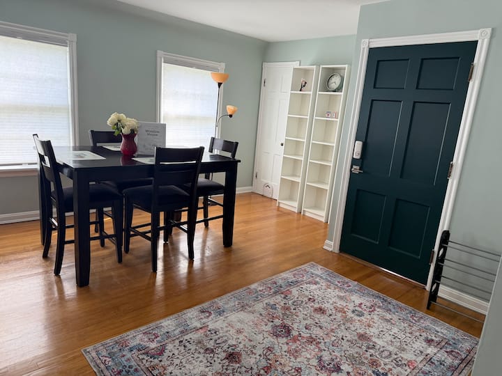 Sunny Private 2br Apartment In Van Aken District - Shaker Heights, OH