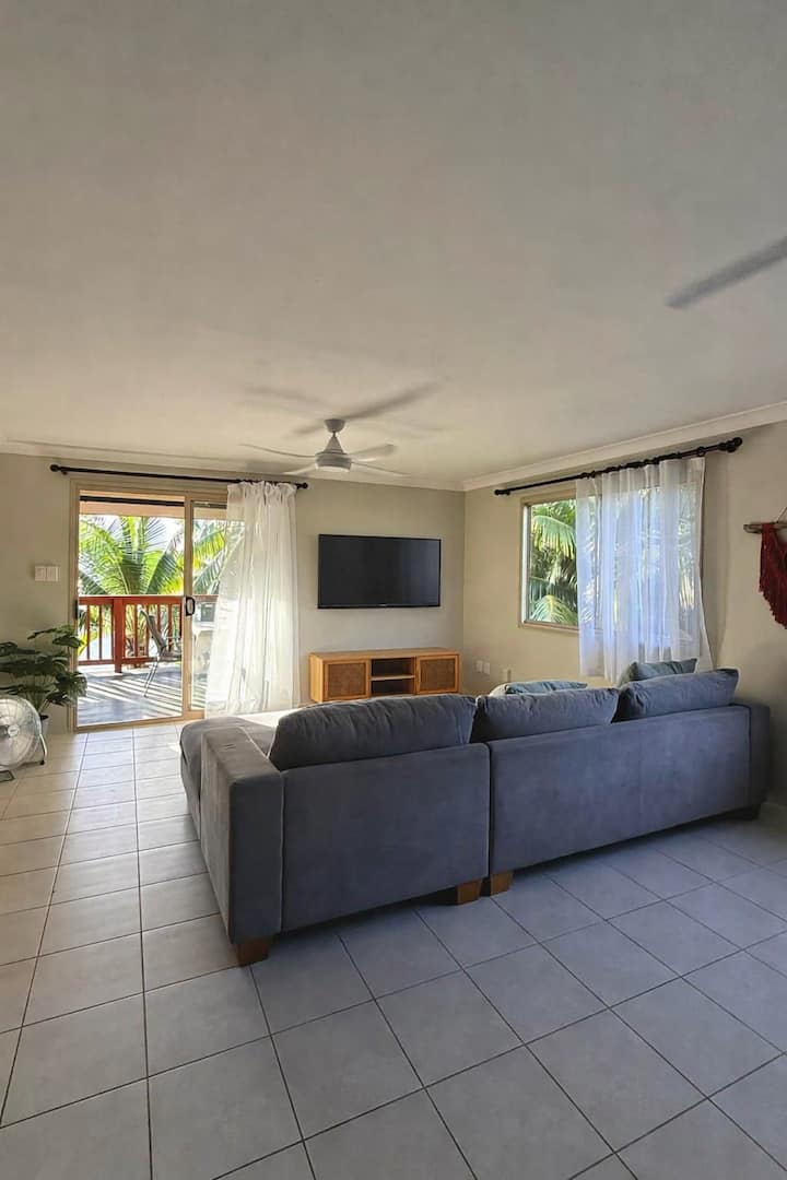 Beachfront 3br With Free Wi-fi & Ocean Views - Rarotonga