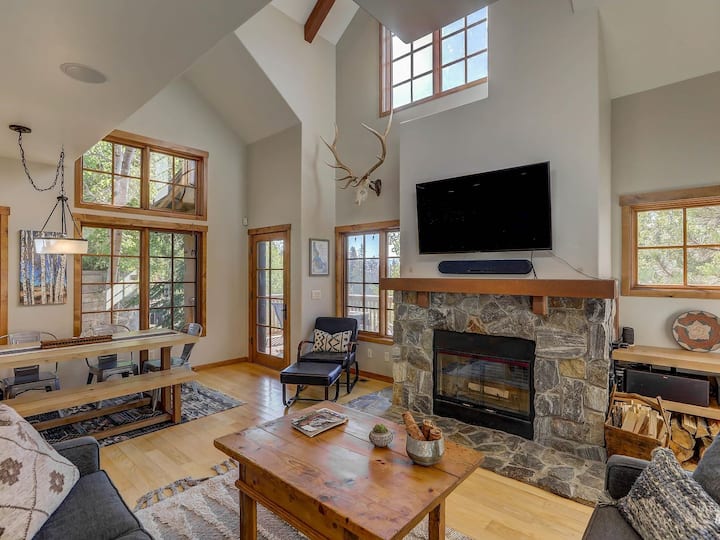 Golden Bench Basecamp - 2br/3ba Ski-in/ski-out - Tamarack Ski Resort, ID