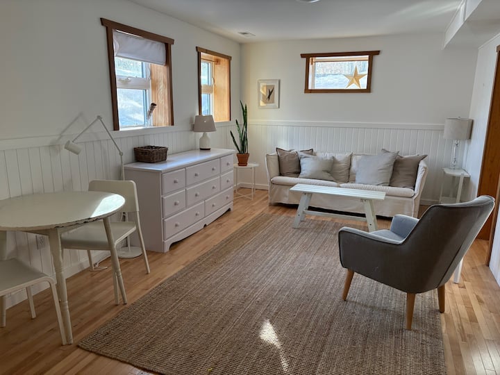 Charming One-bedroom Apartment - Whitehorse, Canada