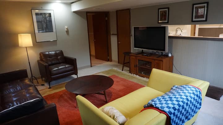 Cozy Wedgwood Guest Suite With Private Entrance - Shoreline