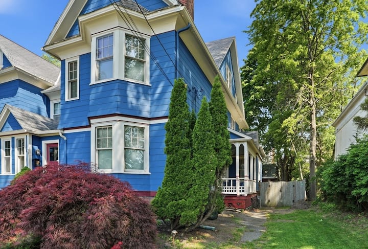 Casa Azul - Spacious & Historical 5br Family Home - Providence, RI
