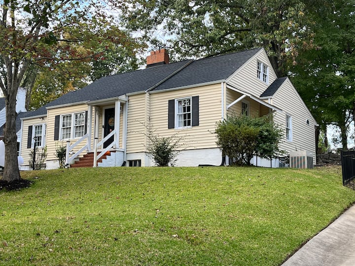Emerywood Hill Cottage ~ Minutes From Hpu - High Point, NC