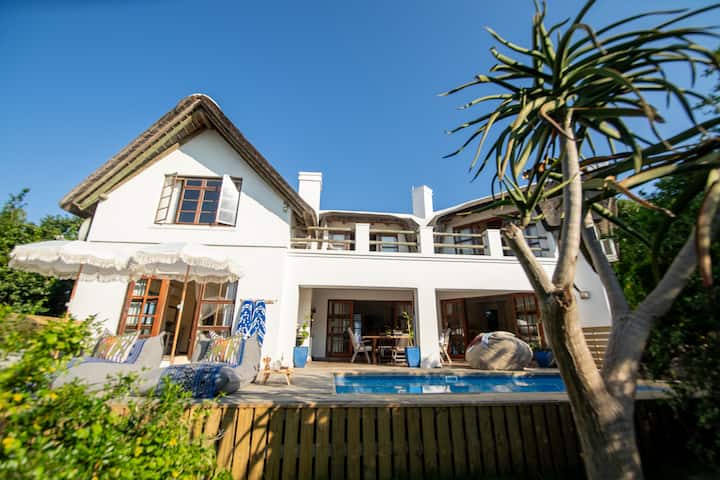 The Baron House, Thatched Villa, Rooftop Jacuzzi - Saint Francis Bay
