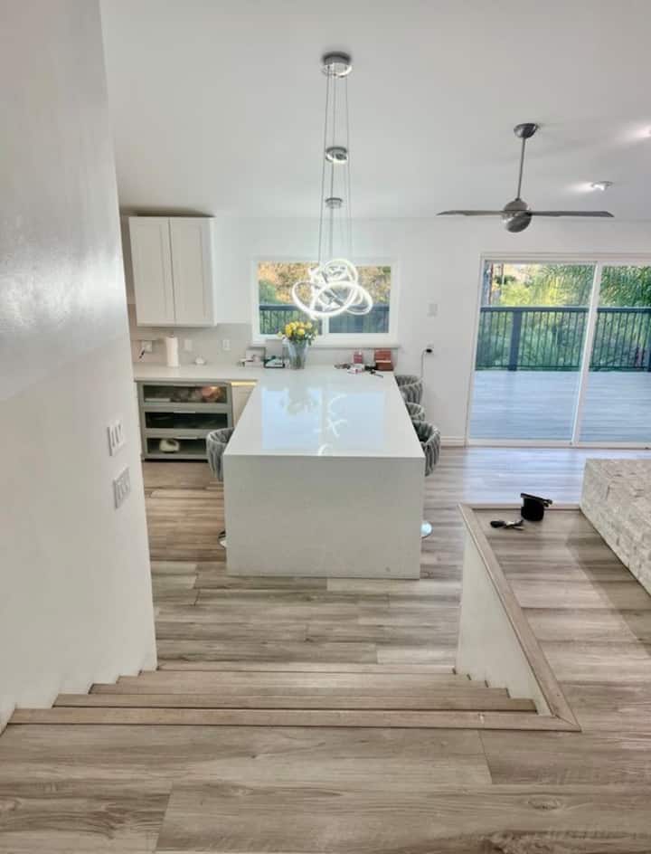 Modern Hillside Villa: Sauna, Views, 5br & Arcade - La Mesa, CA