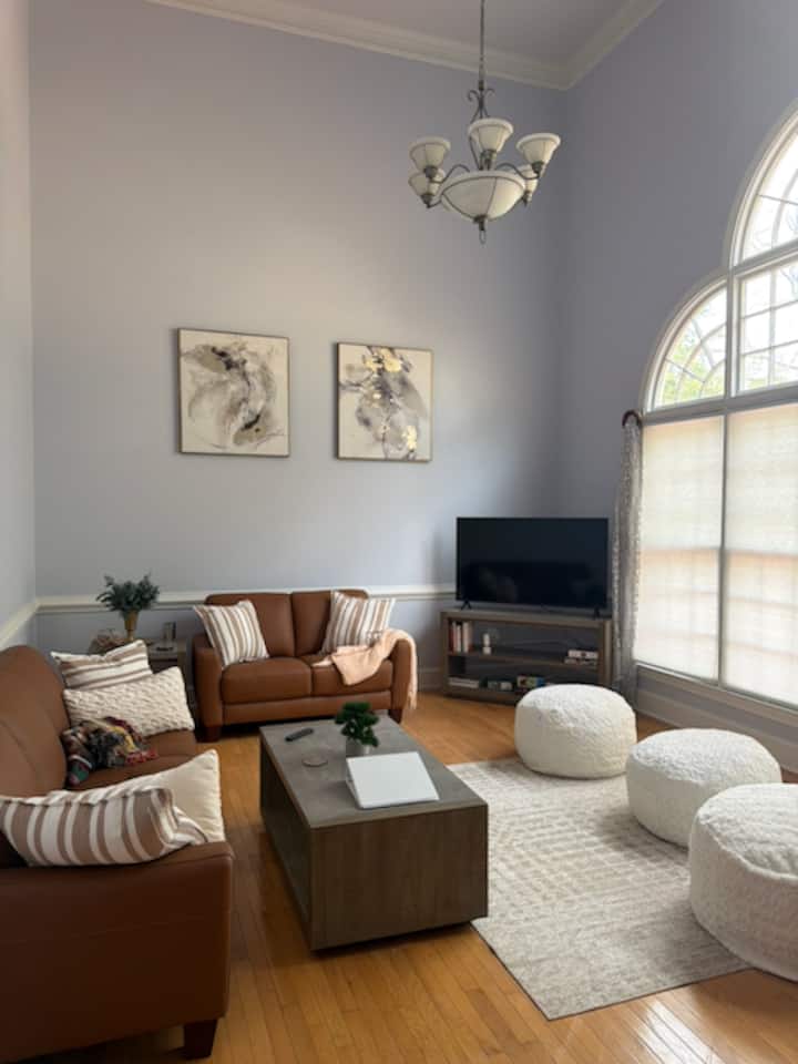 Spacious Family Retreat Near Atlanta - Snellville, GA