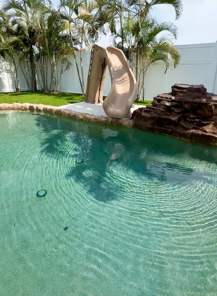 Luxury Home In East Boca Raton With Pool Slide ! - Boca Raton, FL
