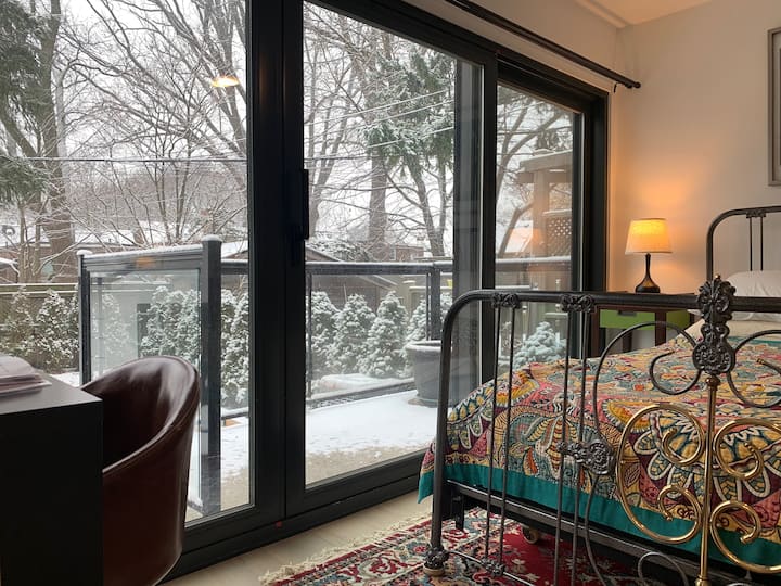 2bed2bath W/laundry In The Beach Walk To All Shops - Toronto, ON