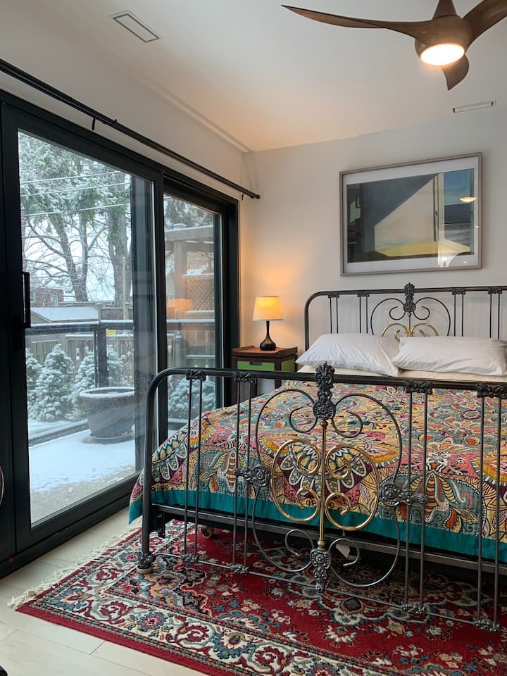 2br 2-bath Apartment W Laundry, Walk To The Beach - Toronto