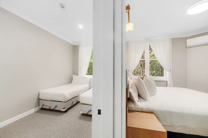 Premium Family Room With Two Interconnected Rooms. - Katoomba