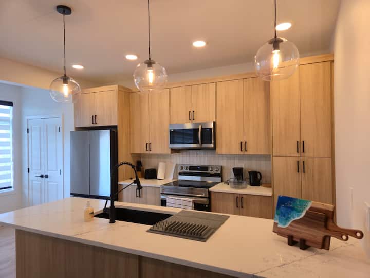 Edmonton 3 Bed Retreat | Perfect For Families - Saint Albert