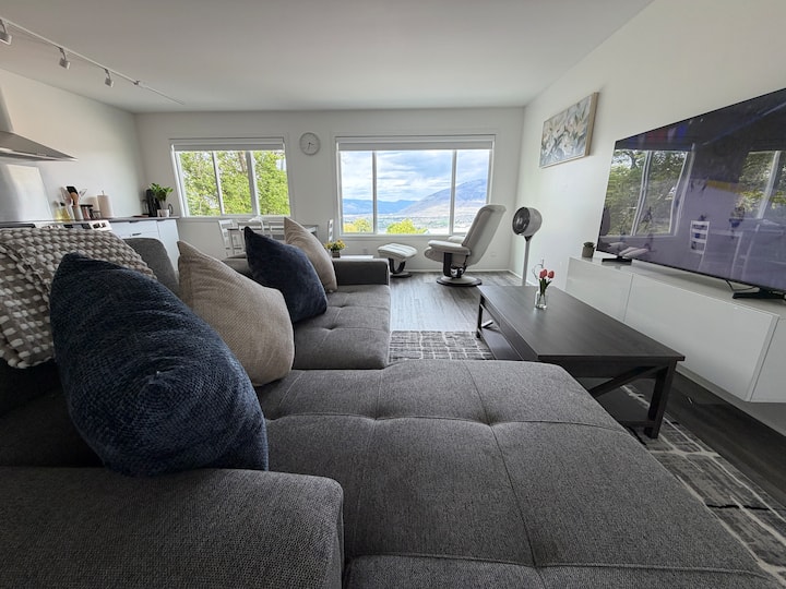 Home Near Tru And Hospital With Scenic City Views - Kamloops