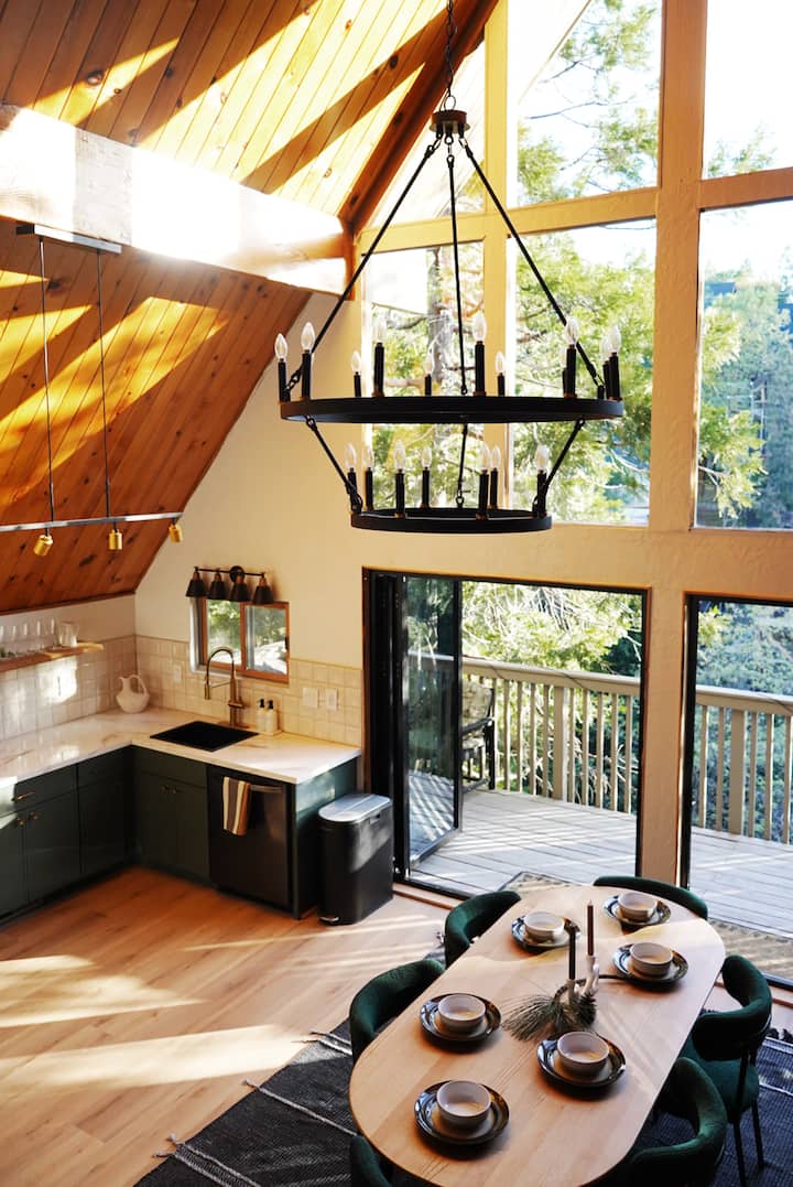 Modern A-frame Lake Arrowhead | Theater Spa Sauna - Lake Arrowhead, CA