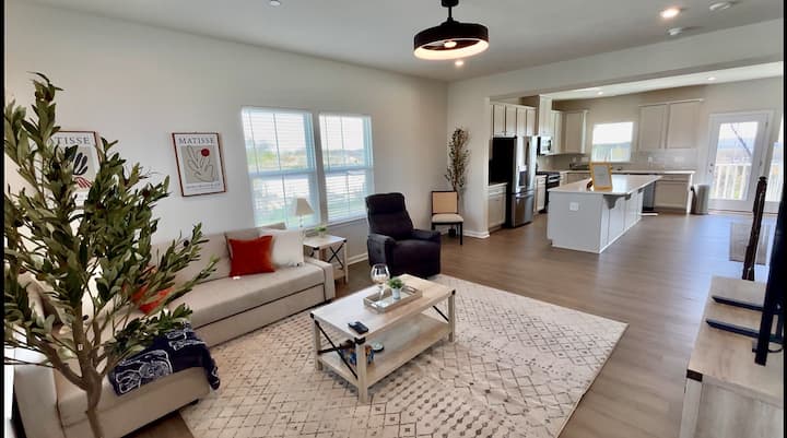 Newly Built Home—minutes To Airport & Downtown - Oakdale, PA