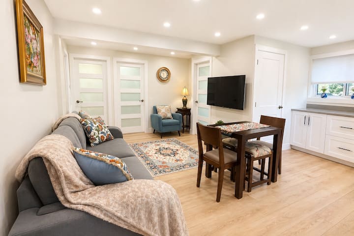 Bright & Private Stay In North Van| Cozy &Spotless - 6400