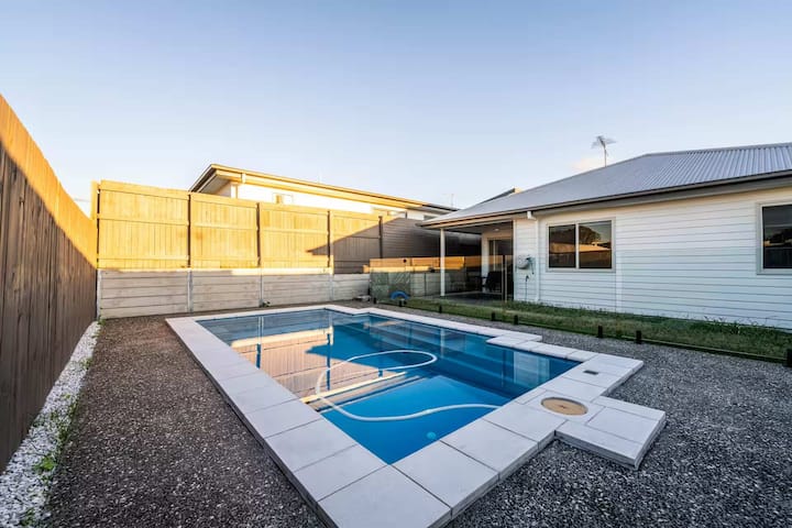 Modern Family Retreat In Ripley|pool & Relaxation - Ipswich, Australia