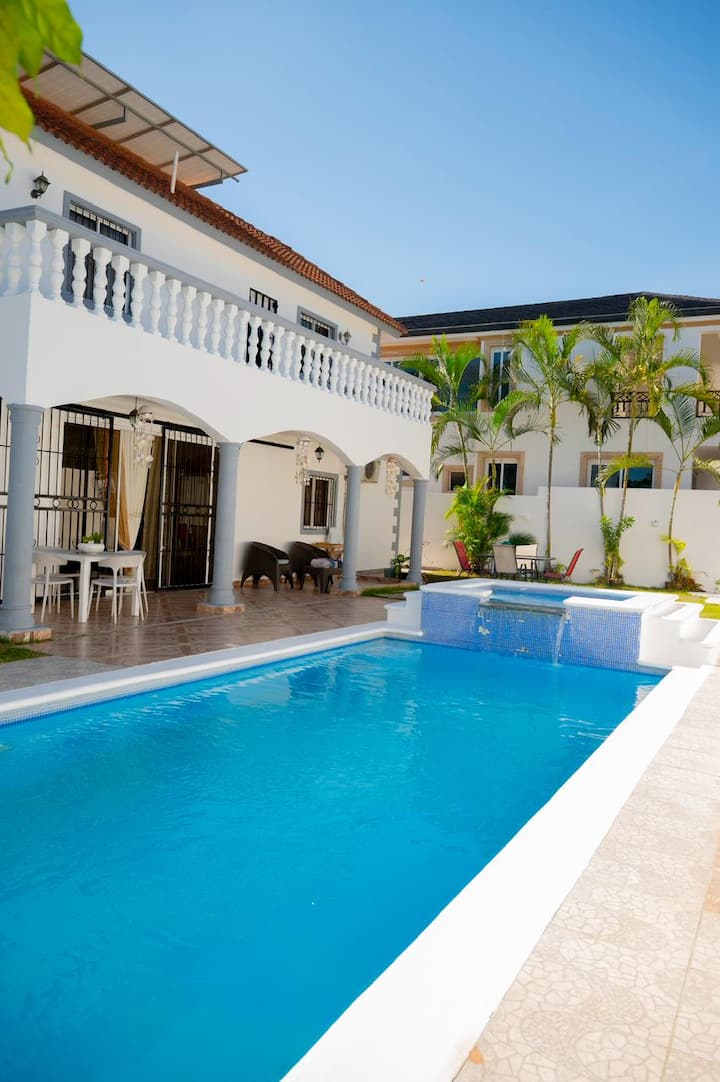 Amplia Villa Familiar Con Piscina En Santiago - Dominican Republic