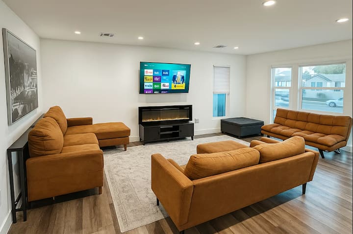Renovated 3br Home In Heart Of La Retreat - Los Angeles, CA
